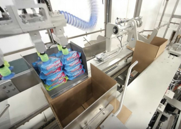High Speed Case Packer Machine For Bottles / Cans PLC Programmed ...